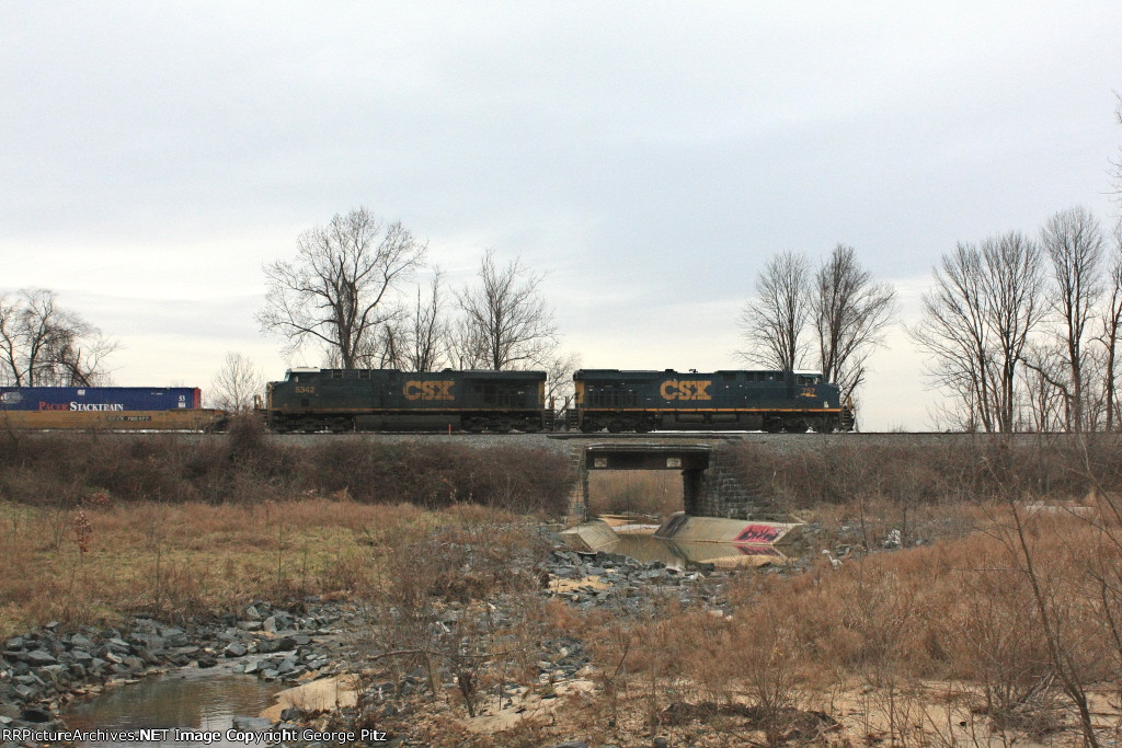 CSX 757and 5342 with train Q034